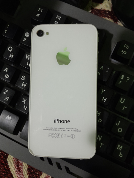 iPhone 4 сотилади