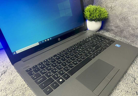 Ноутбук HP 250g7 идеальное состояние 8 +256 ssd