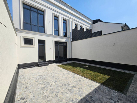 Продам дом Луначарском 1,5 соток 225м2