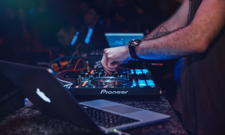 Услуги DJ  Ведущий. Муз аппаратура