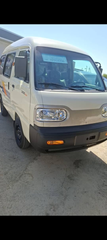 Salondan chiqqan yangi qaymoqrang damas