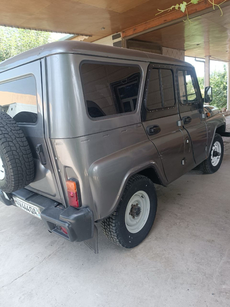 Uaz 31512 qaytadan qo’ldan o’tilgan kraskasi minishga deb taxlaga biza