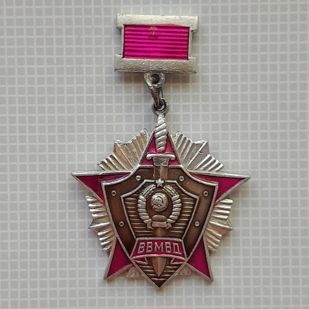 Клипсы бижутерия знаки,булавка