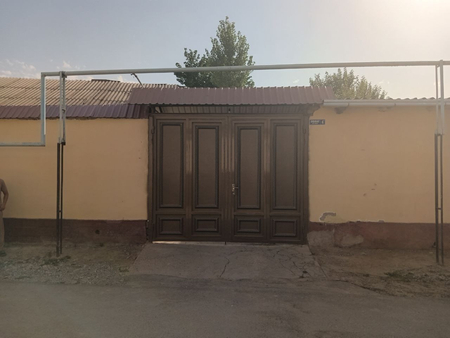 Bekbod shaxar 5 uchaskada 5 xona 4.7 sotixli hovli sotiladi