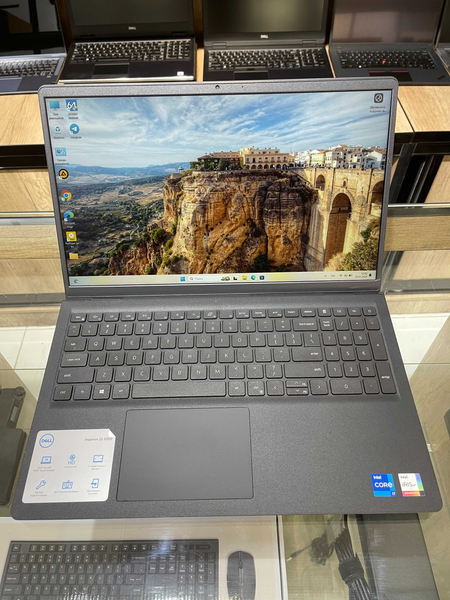 DELL Inspiron 15 Intel Core i7-1135G7 озу16гб 256ssd