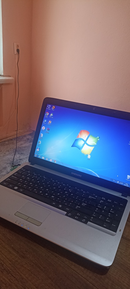 Noutbuk Samsung Intel(R) 4