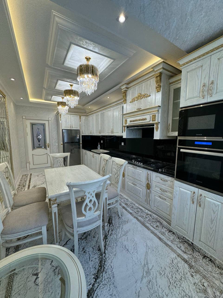 Продается 4 ком. Квартира на 2 этаже площадью 123 кв.м. Ор. Жасмин