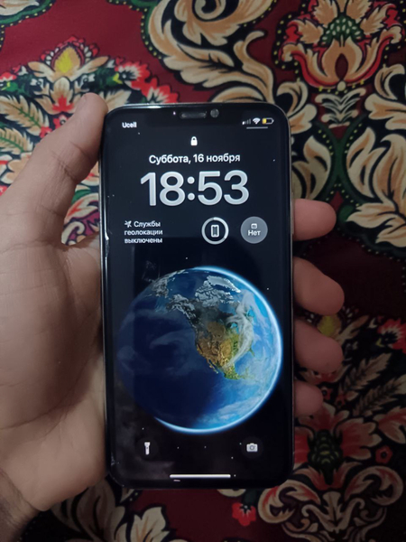 Iphone x  64gb rangi oq chiqqan