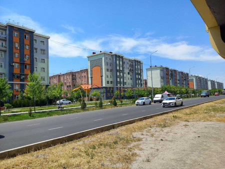 Сергели 5а новостройка  3 ком 1 этаж под нежилой