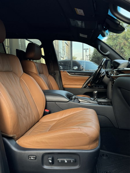 Lexus 570 S Black edition