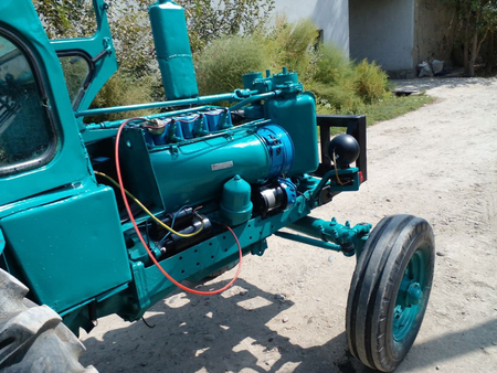 T40 traktor sotiladi