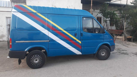 Ford sotiladi 1993- yil