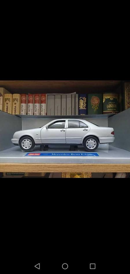 Коллекционная модель Mercedes Benz E320 W210 1:18 масштаб