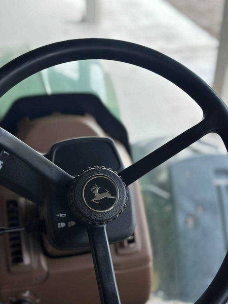 Трактор John Deere 7930