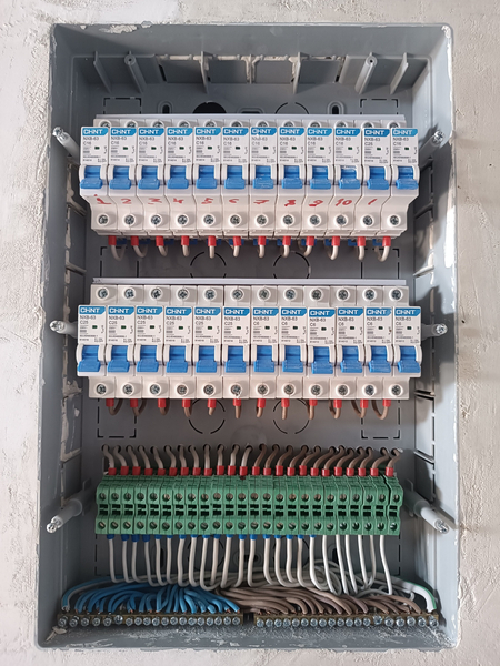 Elektirika Hizmatlar 220v380v Aftamatika shitlar yegish UPS o'rnatish