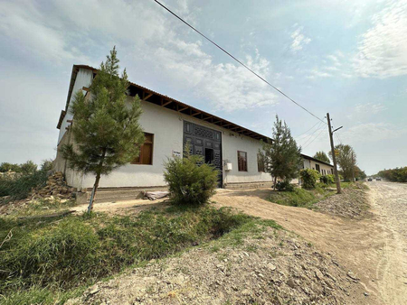 Tayyor hovli sotiladi.