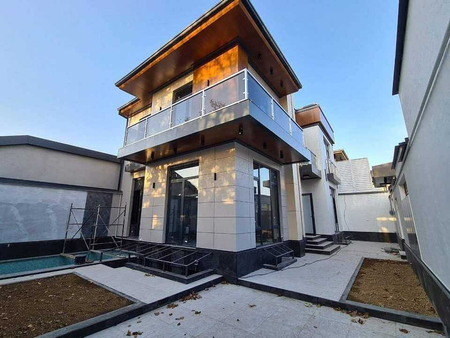Продаются 3 дома в Амир Темур Махалле  250м2