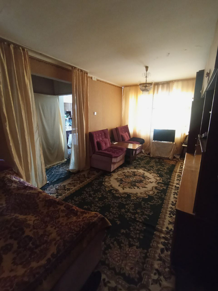 Квартира сотилади 1 этаэ 3 хонали