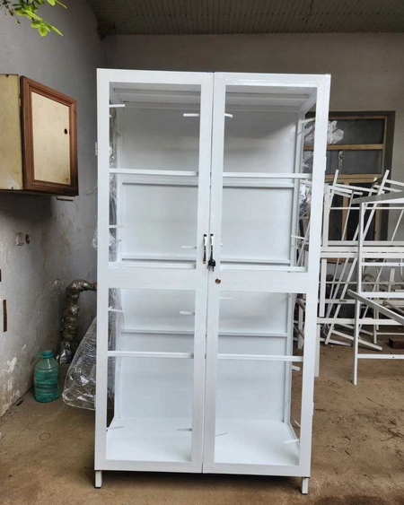 Медицинский шкаф
