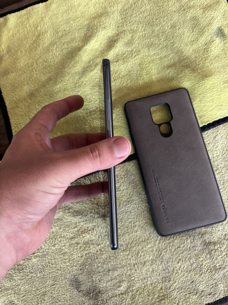 Huawey mate 20x pamit 6.128g holati ideal cheholi bor oqip tel qlila
