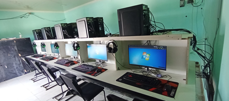 Game club satiladi 10dana kompyuter stul stolshigi menen