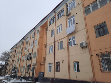 Uy sotladi srochna ozmniki obshi karedor qogan xamma narsa uy ichda