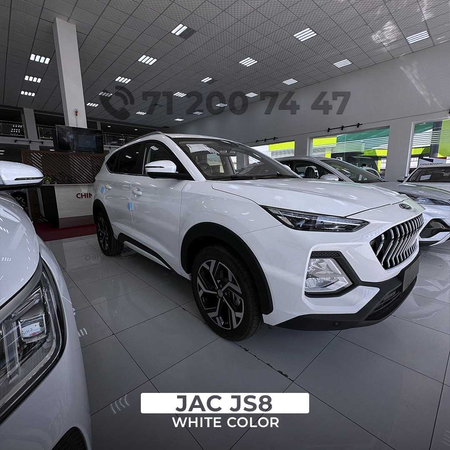 Jac Js8 skidkada oq va qora ranglarda
