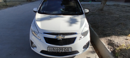 Спарк 3 сотилади. Нархи 5500$. 2012 йил. Пробек 280000.