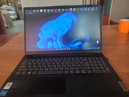 Lenovo V15 Noutbuk
