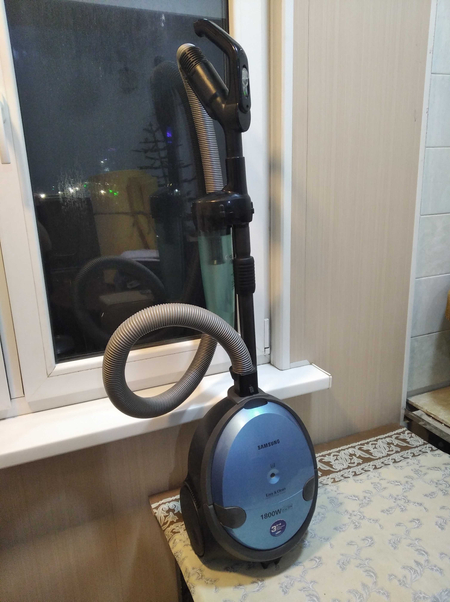Пылесос Samsung (1800W).