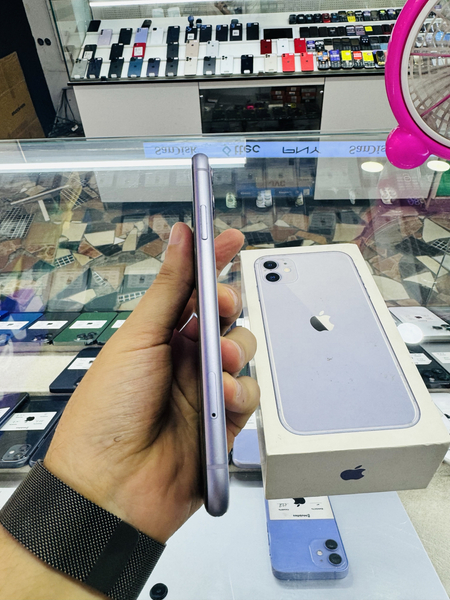 iPhone 11  64 gb purple ideal