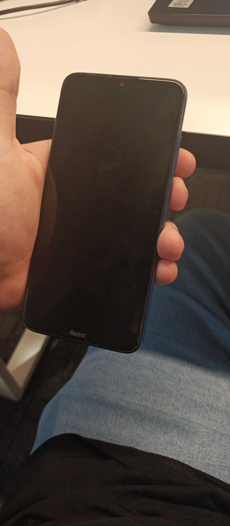Xiaomi Redmi 8.  4/64