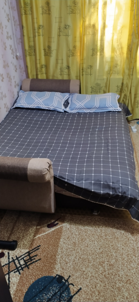 Срочно продам диван раскладной с нишей для белья.