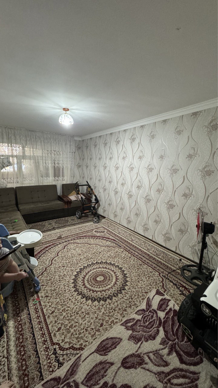 Продаю квартиру в Чирчике Октябрь 2/1/4