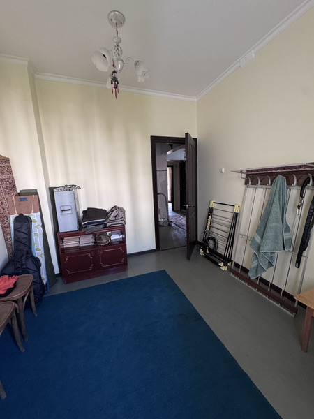 Продается 4 комнатная кввартира.