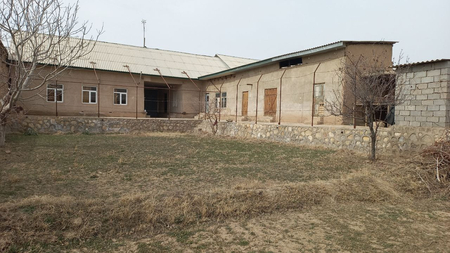 6 sotix 5xonali qulay sharoitlarga ega uchastka sotiladi