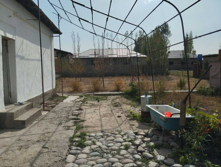 Yuqori chirchiq Yangi bozorda 15.5so'tix Uy sotiladi