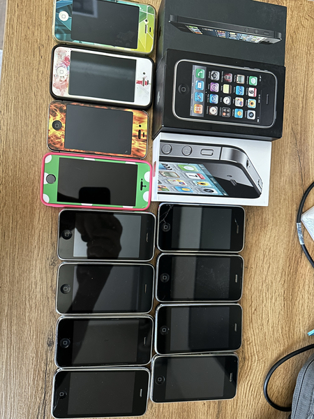 Продам ретро телефоны Iphone 3g s iphone 3g