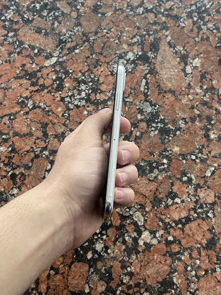 Iphone x sotiladi idiyal