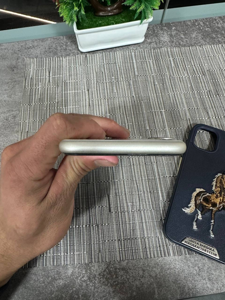 Apple 11 128Gb ideal