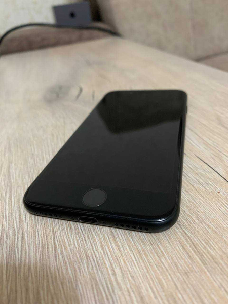 ПРОДАЁТСЯ Iphone 7 32gb