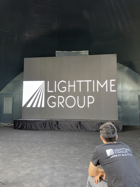 Led ekran svetomuzika alyumin konstruksiya podium