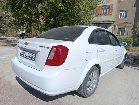 Lacetti sotiladi srochnaga