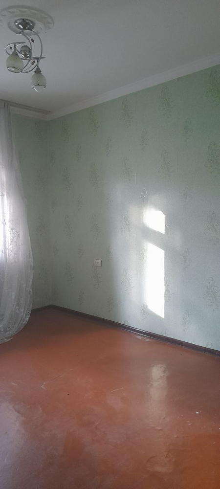 Sergeli 3 rayon turon bekatida 3 xonali uy sotiladi
