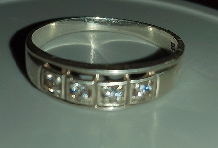 Кольцо серебро с камушками.925