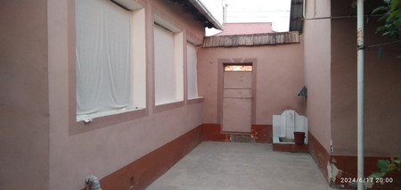 Uy hovli sotiladi