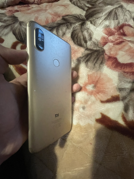 Telefon sotiladi redmi c2 100 minli ishi bor faqat sms yozila