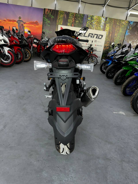 Yamaha r3 200cc black