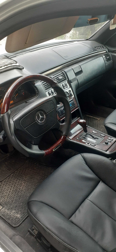 Mersedec-Benz w210