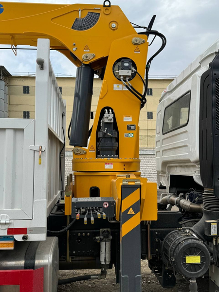 Манипулятор Shacman , кран XCMG 12 тонн, в наличи в Ташкенте